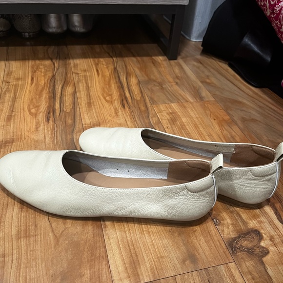 Everlane | Shoes | Everlane Nude Flats | Poshmark